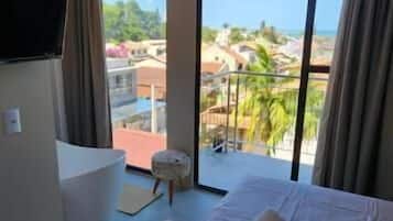 Quarto casal luxo, sacada, vista para o jardim