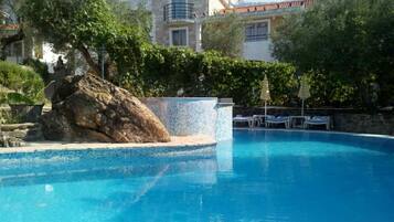 Piscina exterior sazonal