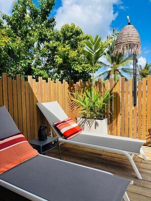 Bungalow, piscina privativa, vista para a piscina | Terraço/pátio interior
