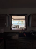 Bangalô superior, vista para a praia | Parte interna