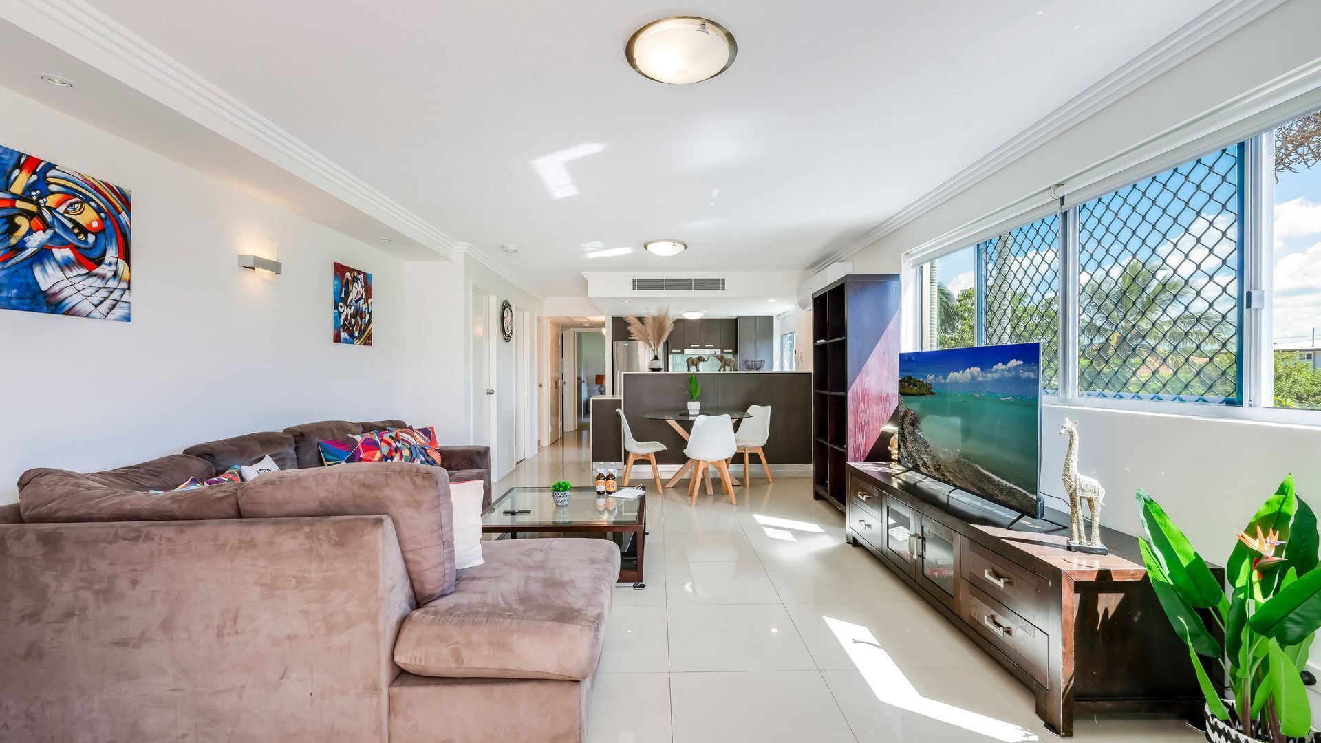 Dual Living, Pool, Gym, Sleeps 8, Parking - Bundaberg Central