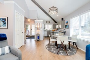 Elegant Fairway Frontage Retreat-Eagle Crest Resort 3BD 2.5BA Centrally ...