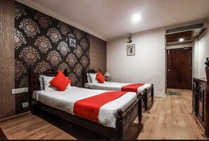 Quarto Clássico com Cama de Casal, Vista para a cidade | Wi-fi grátis 