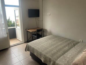 Quarto quádruplo clássico, vista para a praia | Escrivaninha, espaço de trabalho para notebook, Wi-Fi de cortesia