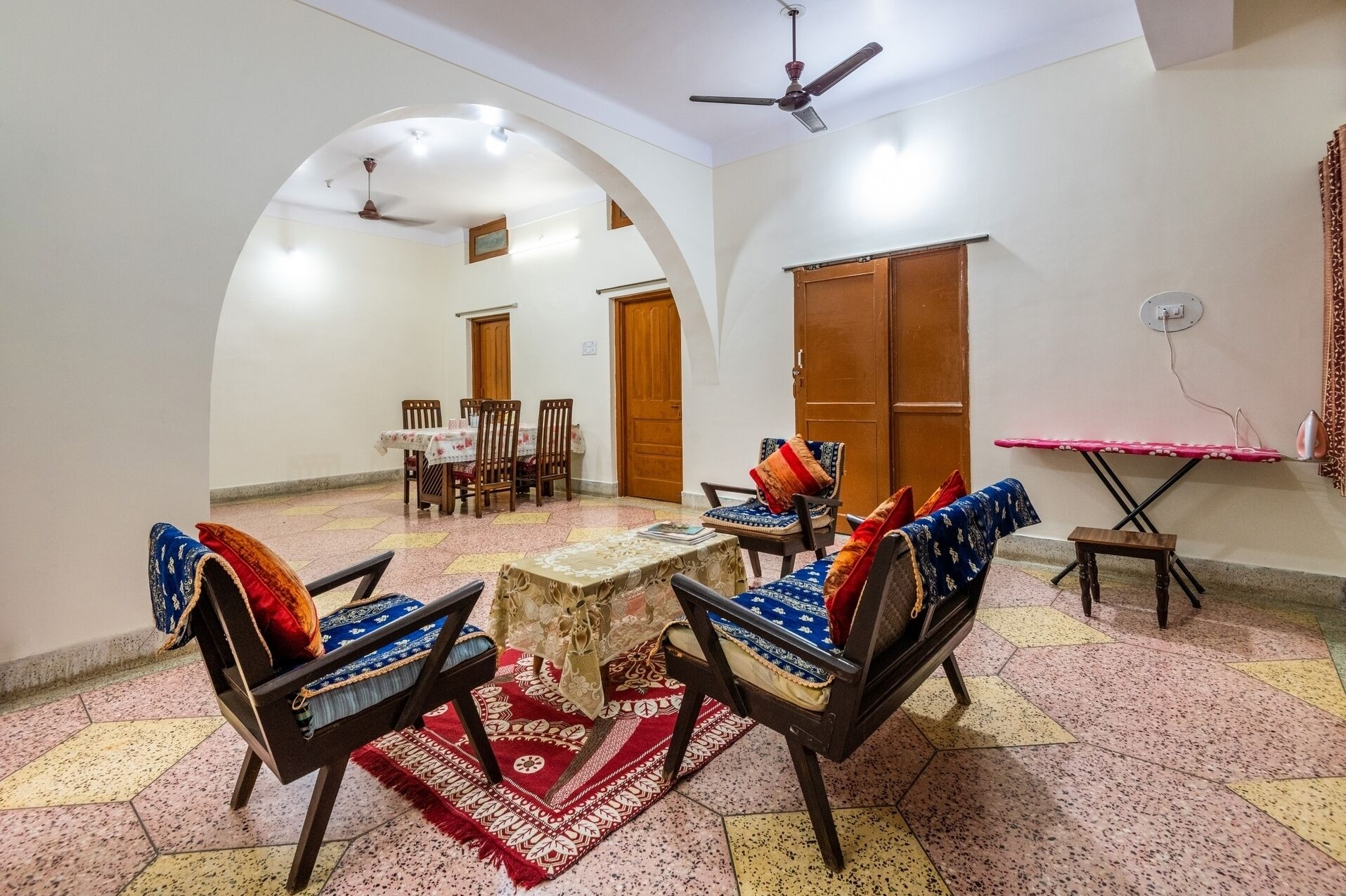 3bhk Air Condition-parking-kitchen-pet Friendly At Jaiswal Homestay - Jabalpur