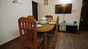 Apartamento básico | Opções para refeição no quarto