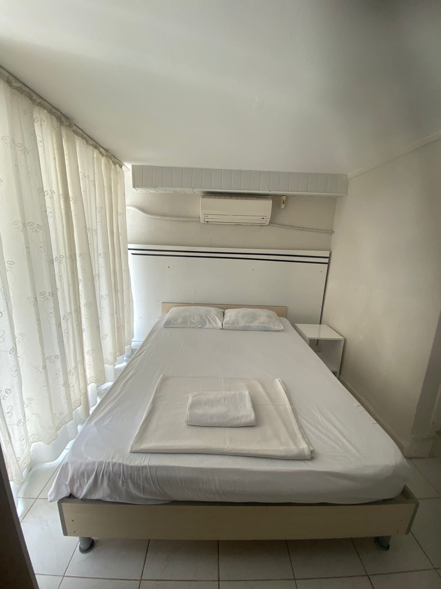 Quarto casal ou duplo básico, 1 quarto