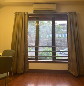 Quarto Deluxe, vista para a piscina | Wi-fi grátis 