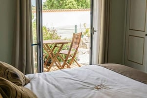 Suite, vista para a piscina, junto ao jardim | Secretária, Wi-fi grátis