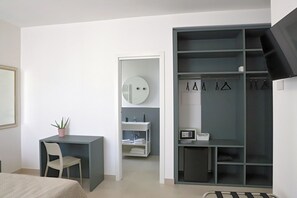 Quarto Triplo Comfort | Minibar, cofre no quarto, secretária, quartos insonorizados 