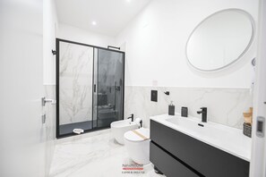 Apartamento Deluxe, Vista para a cidade | Secretária, secretária adequada para computadores portáteis 