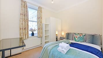 Apartamento superior, 3 quartos, cozinha, vista para a cidade | Cortinas blackout, ferros/tábuas de passar roupa, Wi-Fi de cortesia
