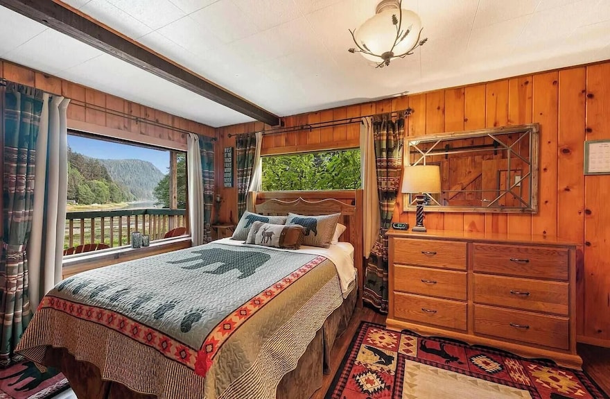 Cohen Cabin - Restored Forest Service Retreat - Juneau, AK