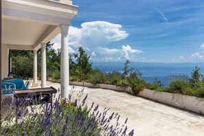Apartamento, 1 quarto, acessível, para fumantes | Terraço/pátio