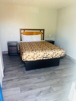 Suíte estúdio, 1 cama Queen, ar-condicionado, no piso térreo | Wi-Fi de cortesia
