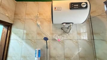 Quarto família, vista para o lago | Banheiro