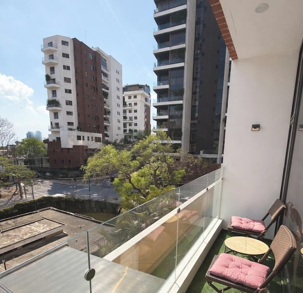 Apartamento, varanda, vista para a montanha | Terrenos do alojamento