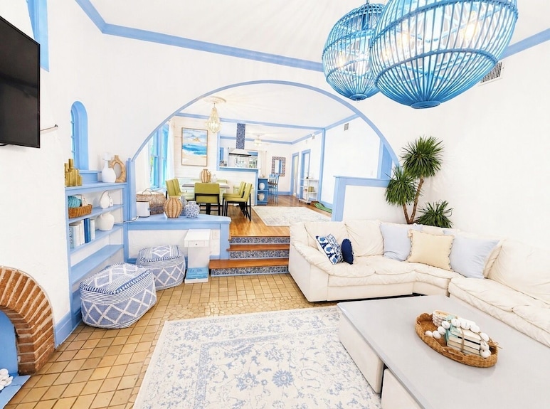 Free Golf Cart Included!-walk To Las Olas-heated Pool-6 Minutes To Beach- 7 Beds - Fort Lauderdale