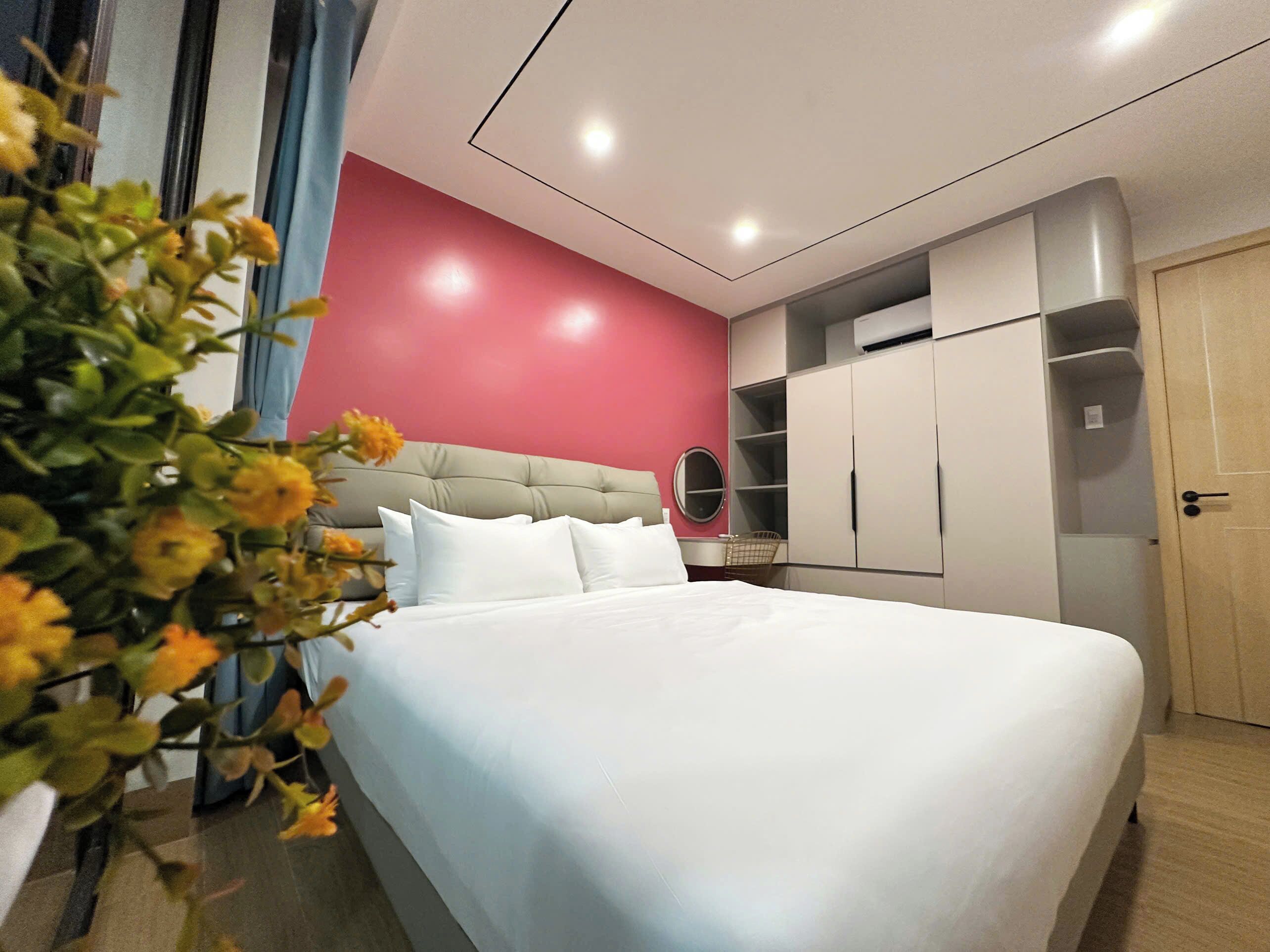 Quarto Duplo Familiar, várias camas, varanda, vista para a montanha | Secretária, secretária adequada para computadores portáteis 