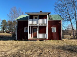 Casa família, vista para a colina | Fachada