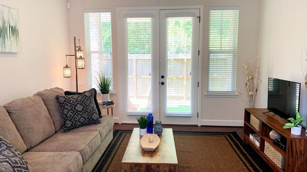 Great Woodlands Location Yet Quiet, Gated, Well Maintained, 3 Br Home - The Woodlands, TX