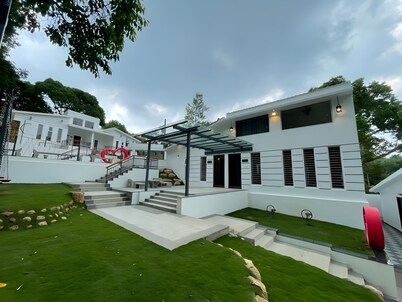 Sendhur Garden Resort