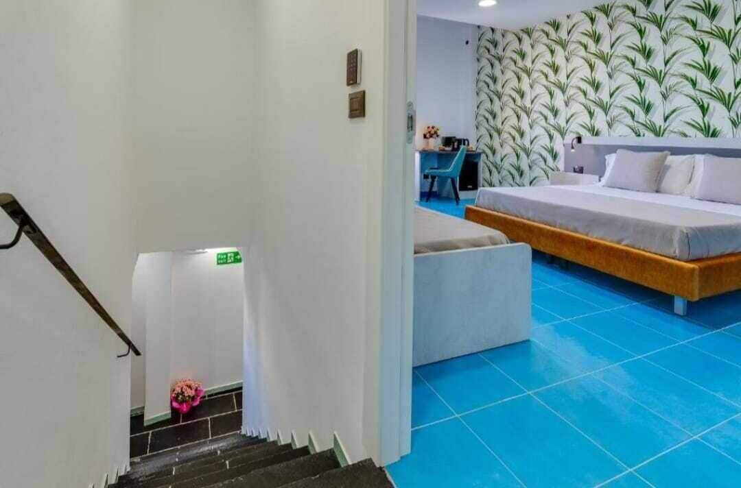 Quarto Triplo Deluxe, vista para o mar | Cofre no quarto, secretária, quartos insonorizados 