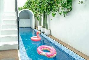 Vila, vista para a piscina | Piscina