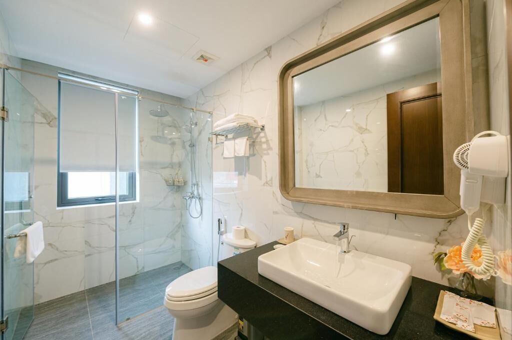 Quarto Twin Premium | Casa de banho | Chinelos 