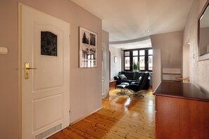 Apartamento família, sacada | Área de estar