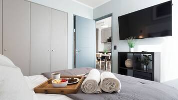 Apartamento, 2 quartos, ar-condicionado, vista para a cidade | Ferros/tábuas de passar roupa, Wi-Fi de cortesia