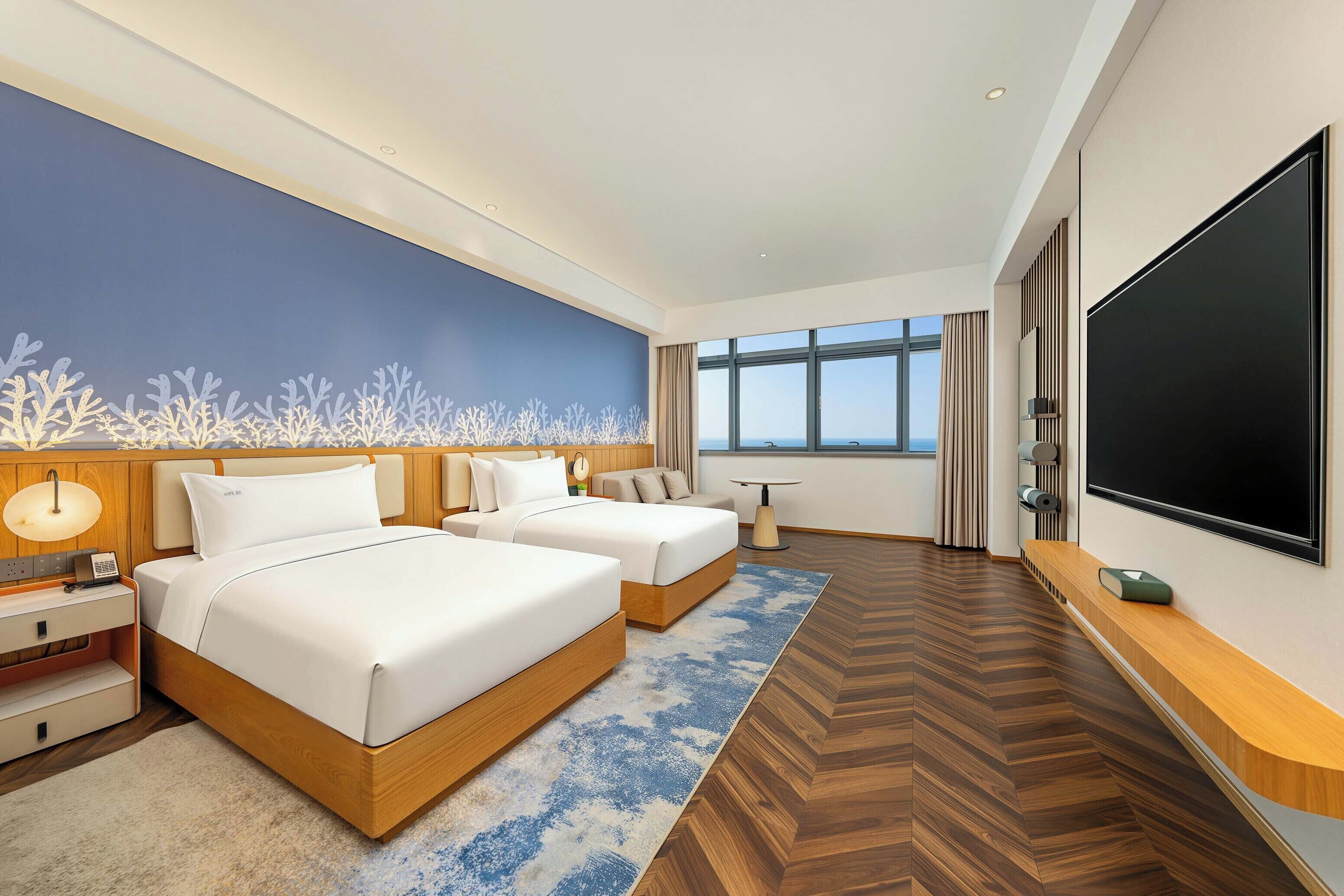 Quarto standard | Edredons de pluma, escrivaninha, cortinas blackout