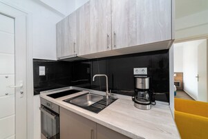 Two Bedroom Apartment | Upper Floor | Cozinha privada | Uma cafeteira/bule