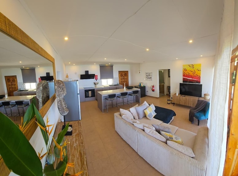 Two Bedroom Treehouse Inspired Home With Amazing Views Of Beau Vallon - Victoria