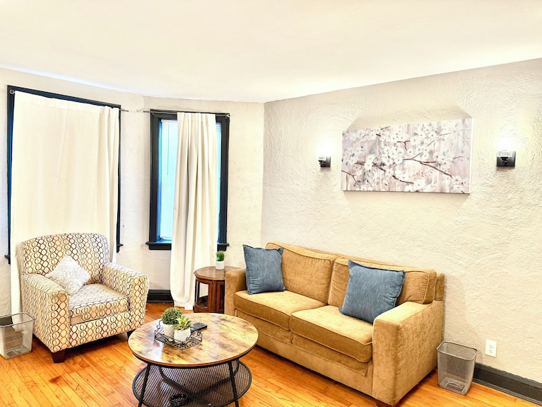 Spacious 1br - Free Parking, Golf & Midway Access - Scottsdale - Chicago