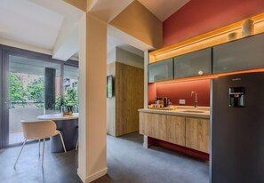 Apartamento, várias camas, varanda, vista para a cidade (Gardens A304 + Sat) | Cozinha privada