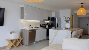 Apartamento, várias camas (Mar a Mar 1201) | Sala de estar