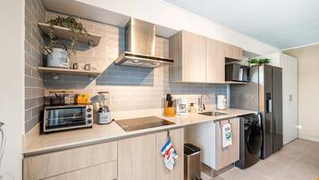 Apartamento, 2 camas queen-size, vista para a montanha (Viva Jaco Viva Jaco 2BR/1BT (12-04A)) | Cozinha privada