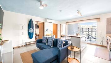 Apartamento, 2 camas queen-size, vista para a montanha (Viva Jaco Viva Jaco 2BR/1BT (12-04A)) | Sala de estar