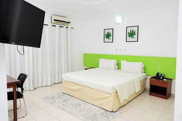 Royal Hotel By Lorenzo - Abidjan