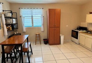 Apartamento, pátio | Cozinha privada