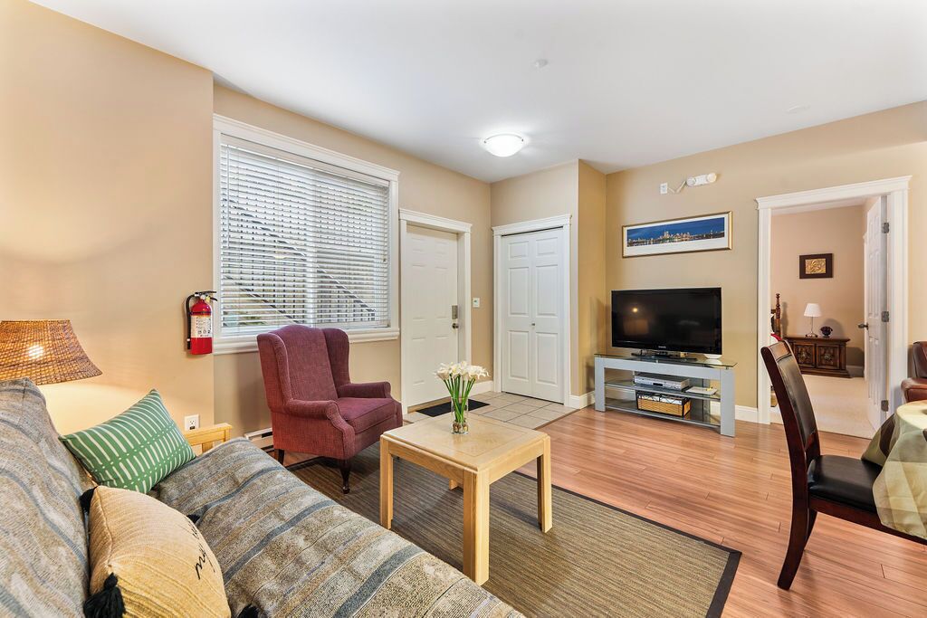 Large Family Suite | 2br | Sleeps 5 | White Rock - Langley, BC