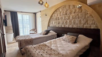 Quarto standard, sacada, vista para a cidade | Cofres nos quartos, quartos à prova de som