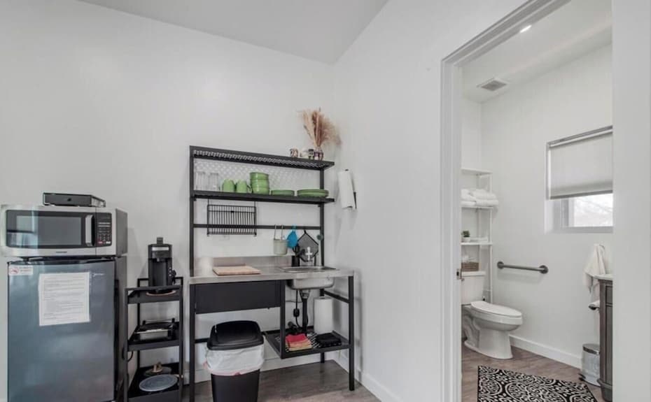 Accessible Balcony Suite Unit 5 Ada Americans With Disabilities Act - Lava Hot Springs, ID