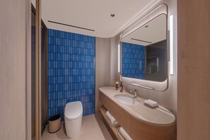 Quarto casal básico de uso individual | Banheiro