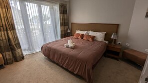 Cortinas/cortinados opacos, quartos insonorizados 