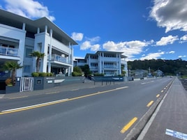 Apartamento luxo, varanda, vista para o oceano | Fachada