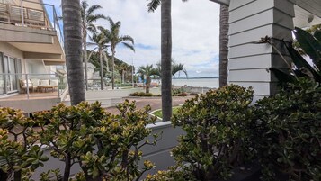 Apartamento luxo, varanda, vista para o oceano | Cortinas blackout, quartos à prova de som, ferros/tábuas de passar roupa