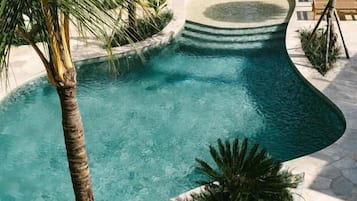 Villa, varanda, vista para o jardim | Piscina | Piscina exterior