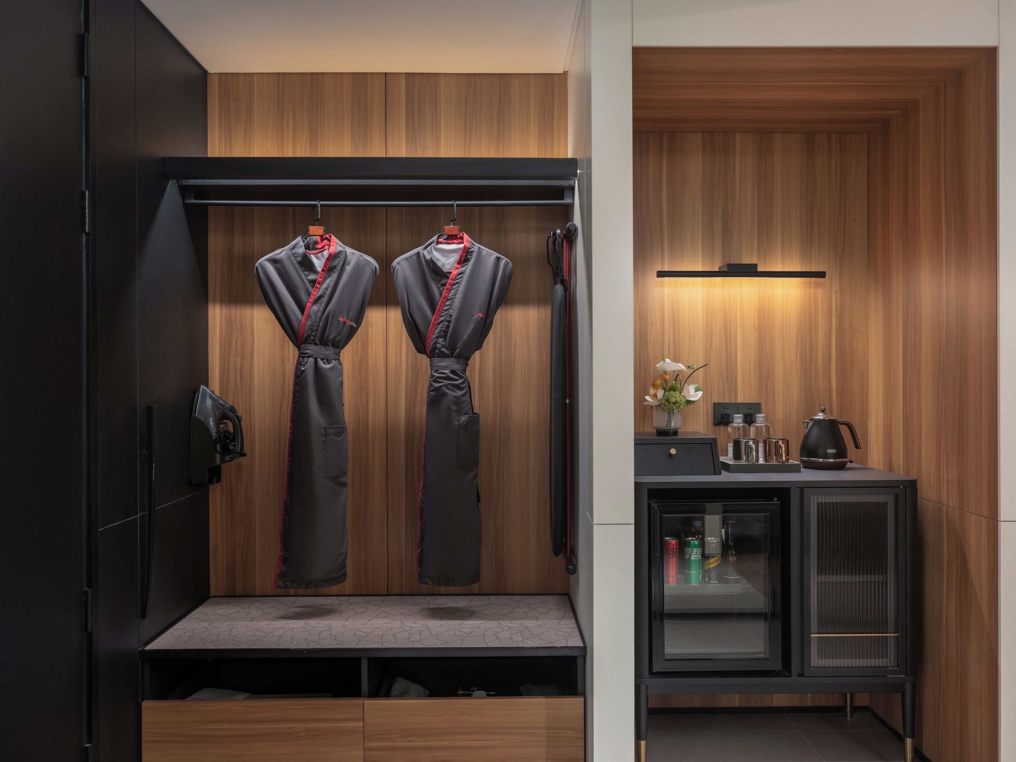 Quarto Twin de Luxo, vista para o jardim | Minibar
